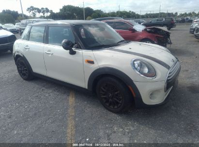 VIN: WMWXS5C55FT829681 | MINI COOPER 2015 historia del auto - Stat.vin