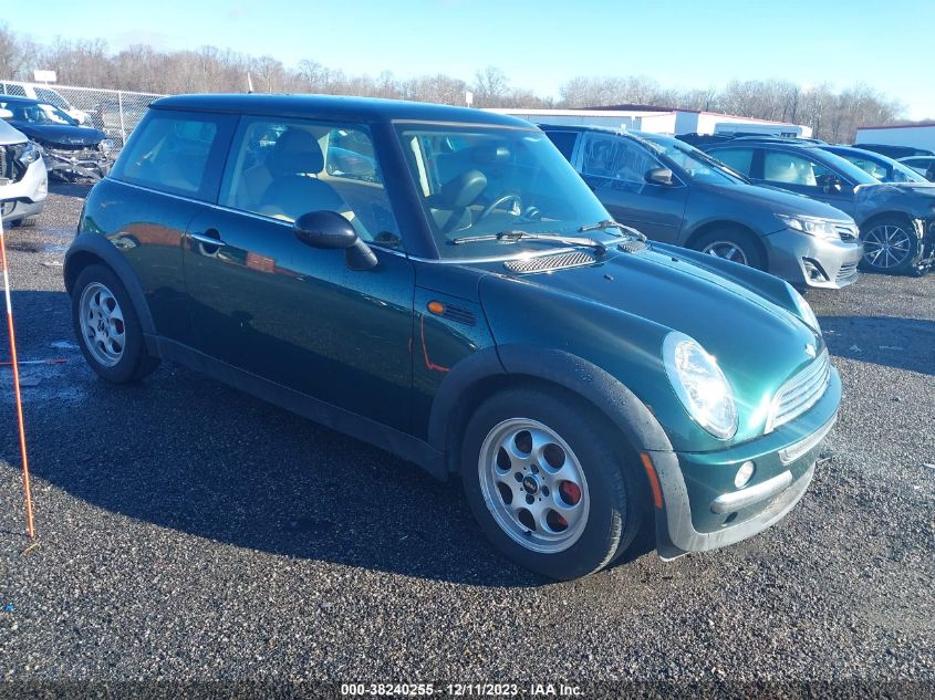 2004 MINI Cooper at MD - Elkton, IAAI lot 38240255 | CarsFromWest
