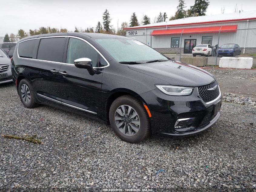 2022 CHRYSLER PACIFICA | VAN