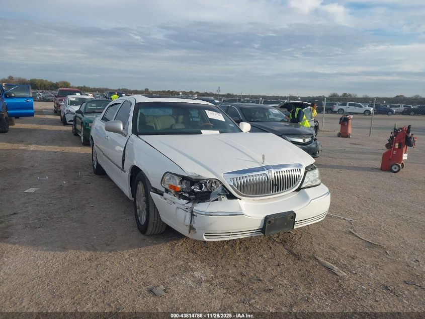 Buy Lincoln Town Car 2003 1LNHM82W13Y706323 from USA Auctions