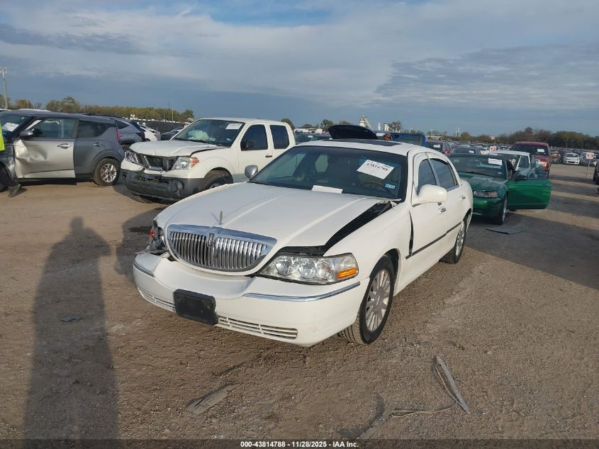 Buy Lincoln Town Car 2003 1LNHM82W13Y706323 from USA Auctions